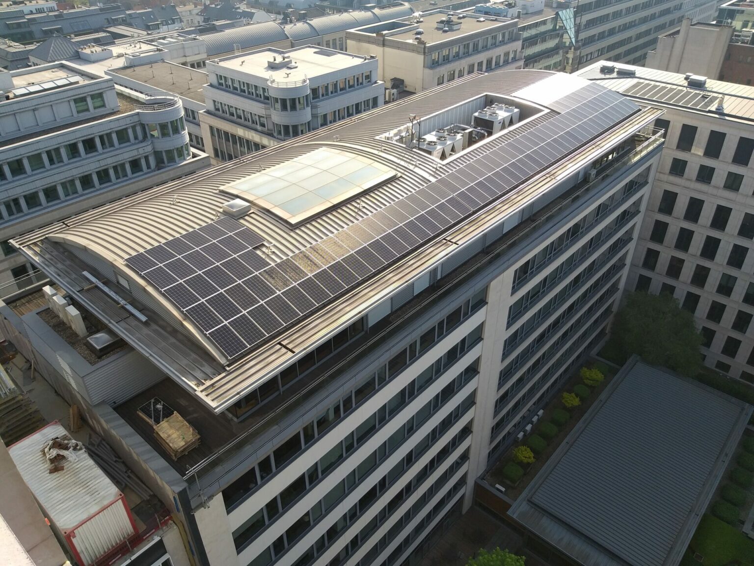Solutions solaires pour entreprises – Photovoltaïque et batteries clé ...