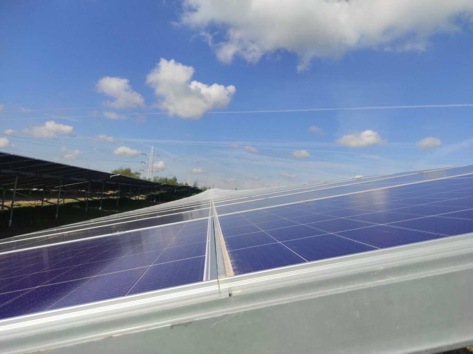 Solutions solaires pour entreprises – Photovoltaïque et batteries clé ...