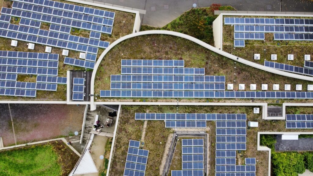 Solutions solaires pour entreprises – Photovoltaïque et batteries clé ...